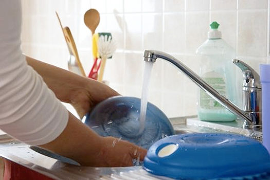 A Step-By-Step Guide To Washing Dishes by Hand