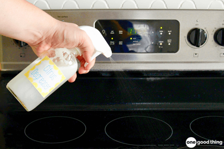 This Is The Best Cleaning Spray You Can Make For Greasy Messes