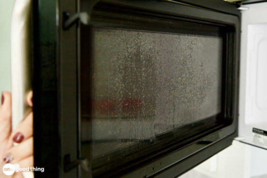 How To Clean A Microwave: With AND Without Vinegar