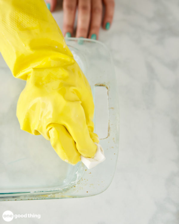 How To Clean Pyrex: The 4 Most Effective Methods