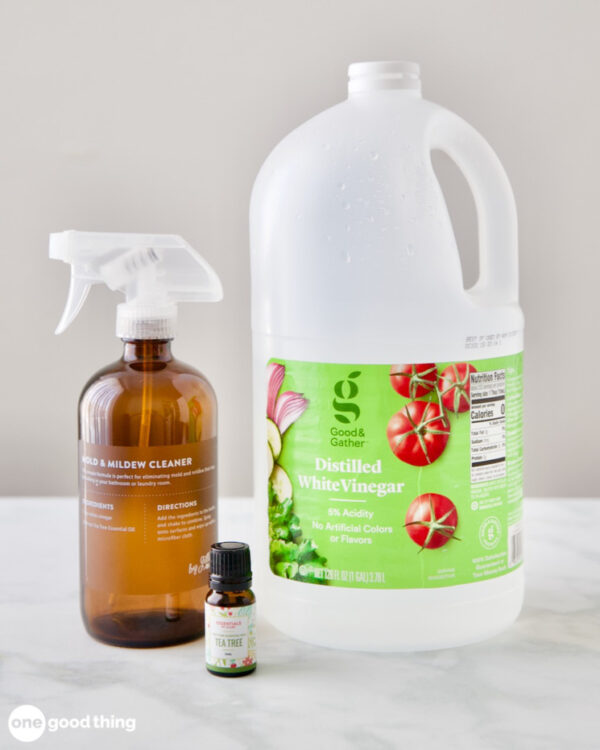 This Easy Natural Cleaner Gets Rid of Mold and Mildew