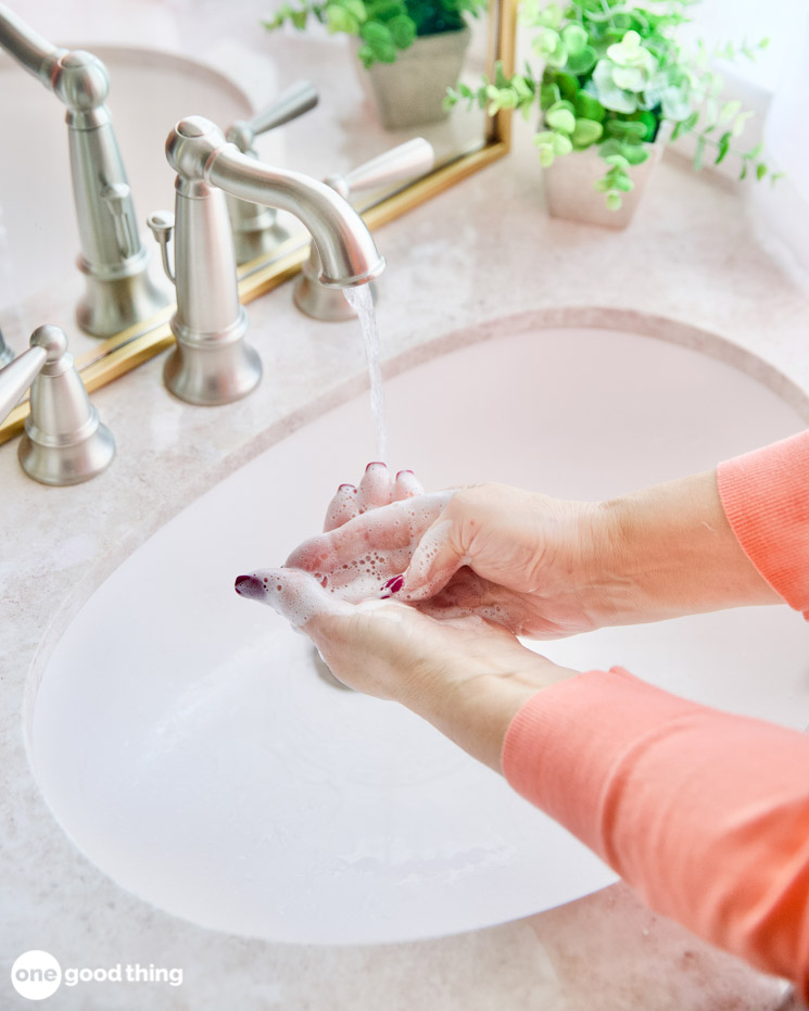 9 eenvoudige en volledig natuurlijke tips voor jeugdig ogende handen ...