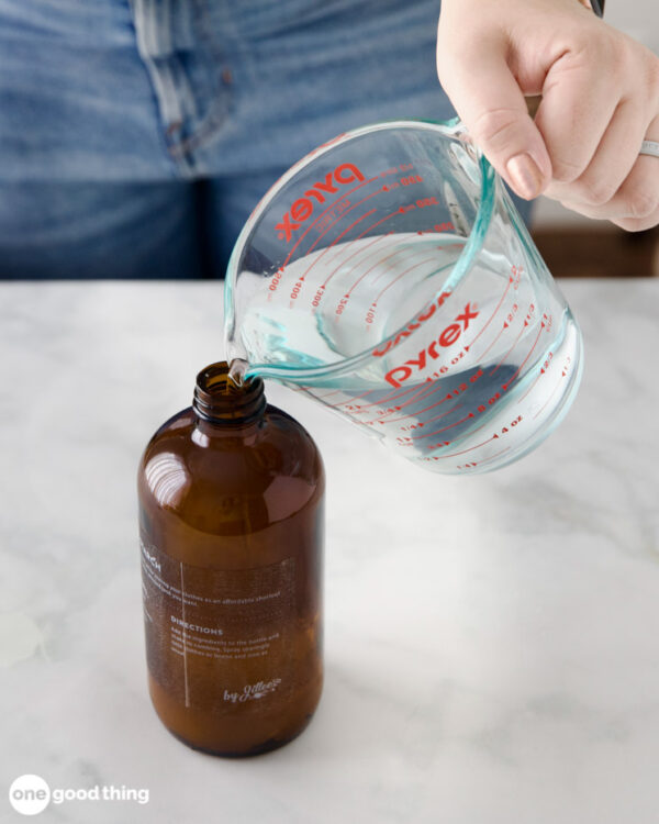 This DIY Spray Starch Costs Pennies And Works Great