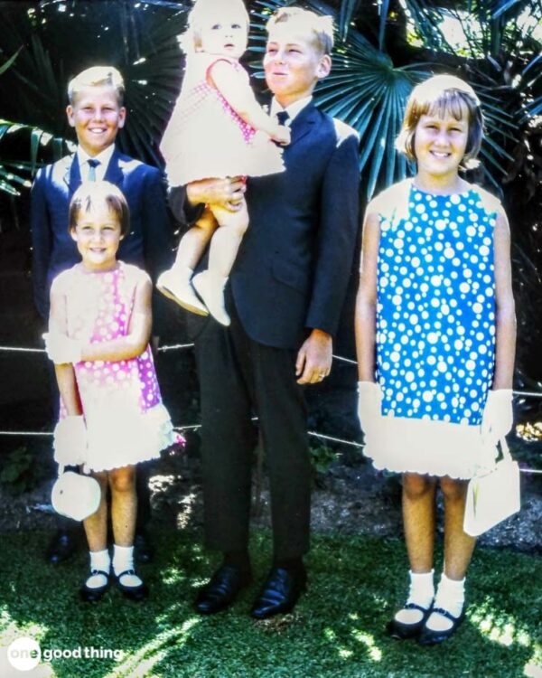 6 Ways To Maintain Good Sibling Relationships As Adults